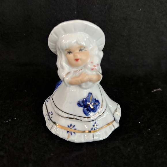 Art | Vintage Blue And White Ceramic Girl Figurine | Poshmark